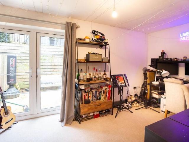 4 bedroom terraced house to rent