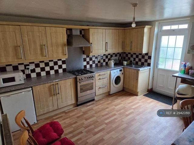 4 bedroom terraced house to rent