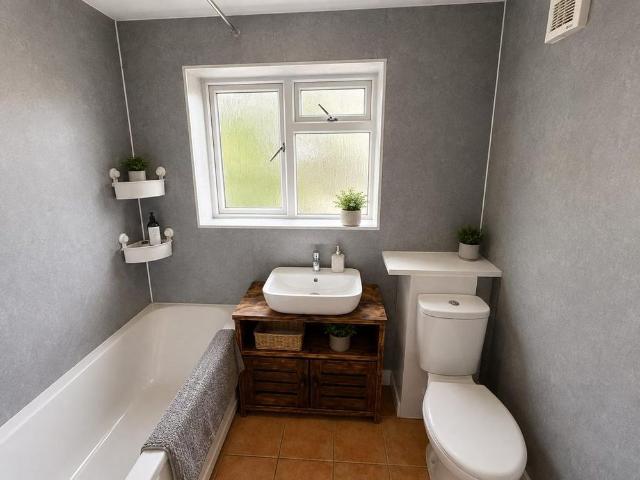 4 bedroom terraced house to rent