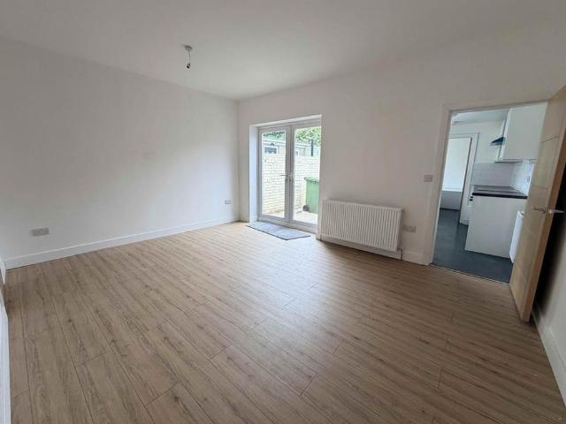 4 bedroom terraced house to rent