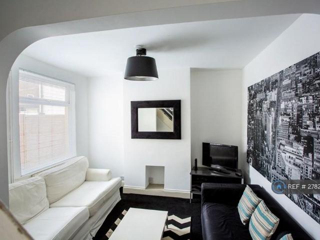 4 bedroom terraced house to rent