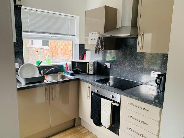 4 bedroom terraced house to rent
