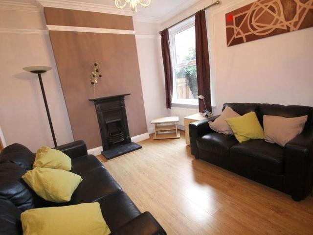 4 bedroom terraced house to rent