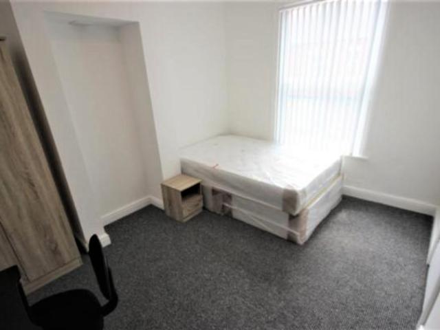 4 bedroom terraced house to rent