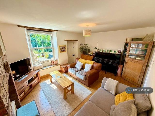 4 bedroom terraced house to rent