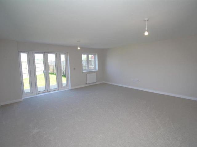 4 bedroom terraced house to rent
