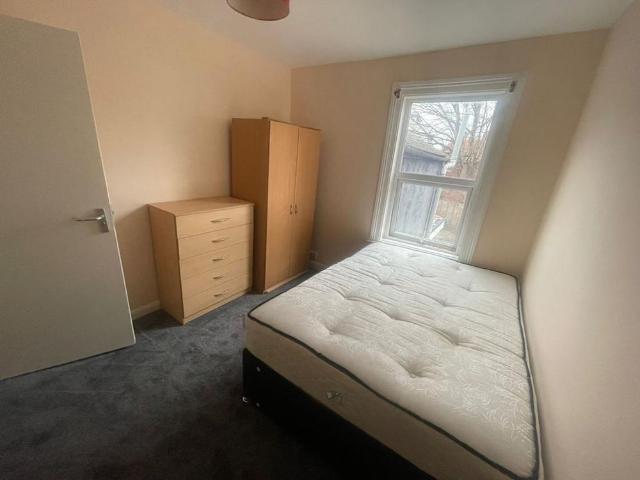4 bedroom terraced house to rent