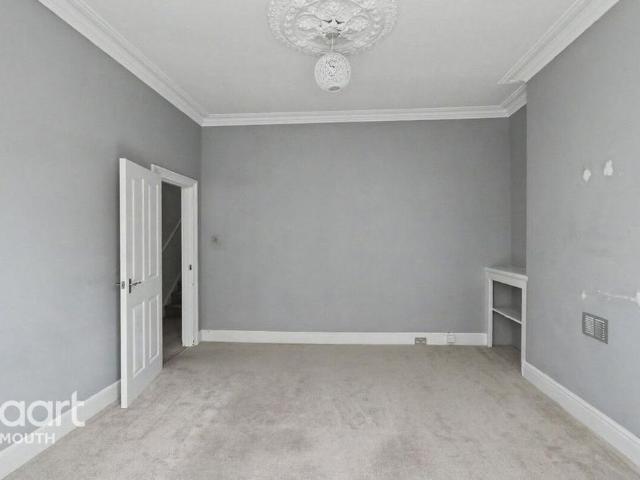 4 bedroom terraced house to rent