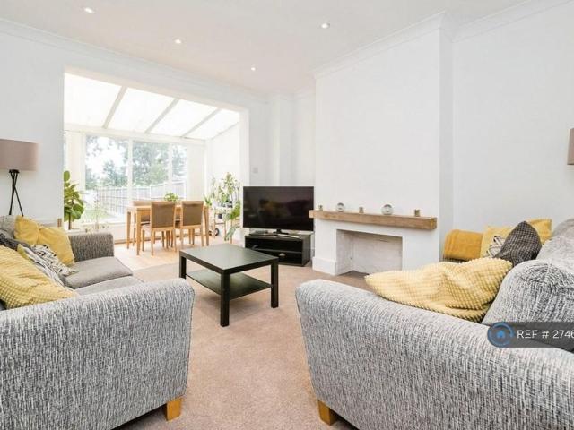 4 bedroom terraced house to rent
