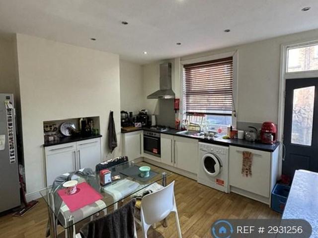 4 bedroom terraced house to rent