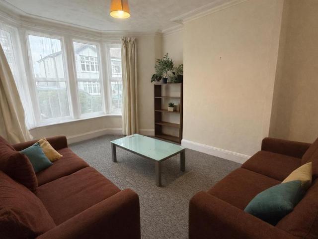 4 bedroom terraced house to rent