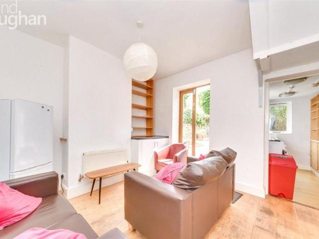 4 bedroom terraced house to rent