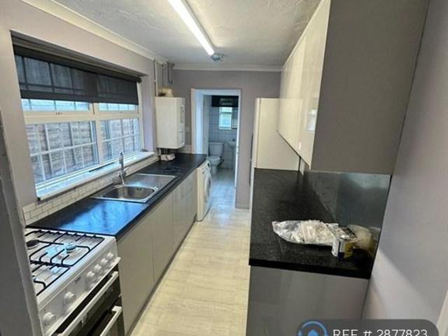 4 bedroom terraced house to rent
