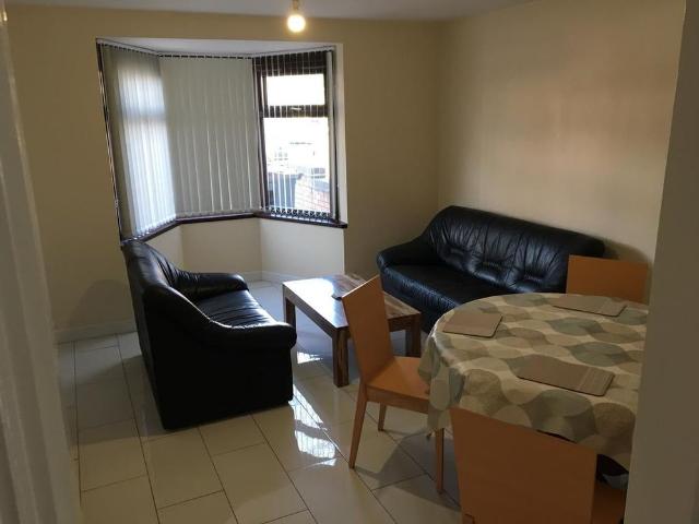 4 bedroom terraced house to rent
