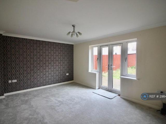 4 bedroom terraced house to rent