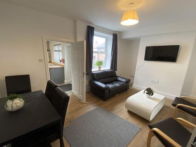 4 bedroom terraced house to rent