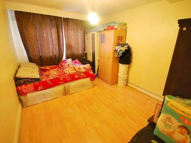 4 bedroom terraced house to rent