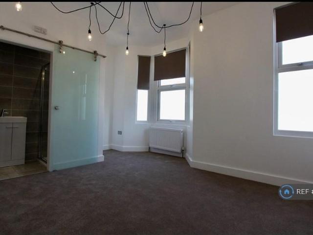 4 bedroom terraced house to rent