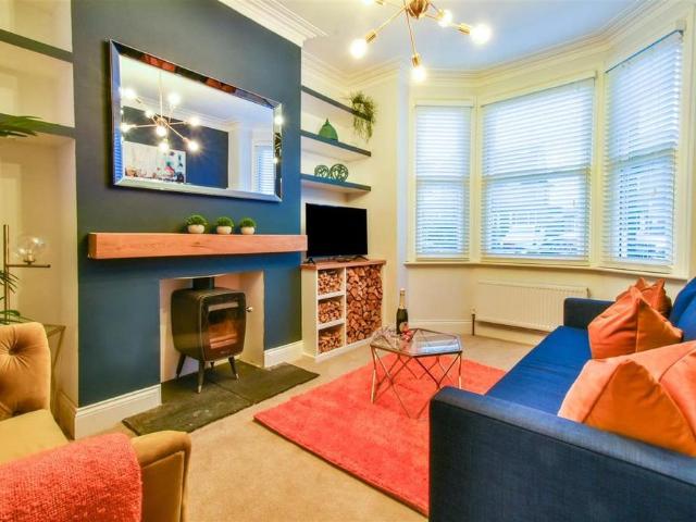 4 bedroom terraced house to rent