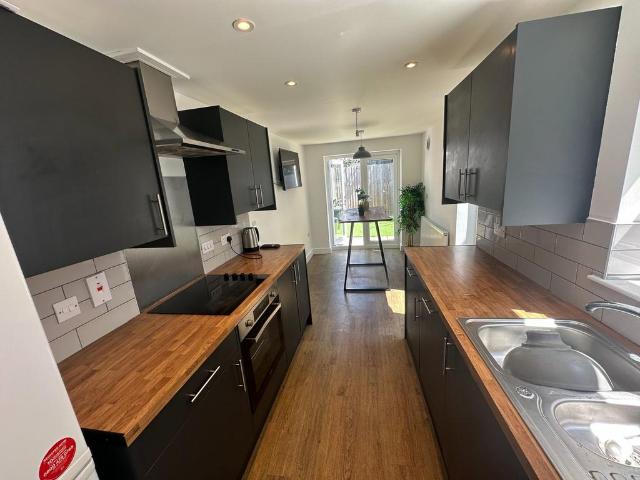 4 bedroom terraced house to rent