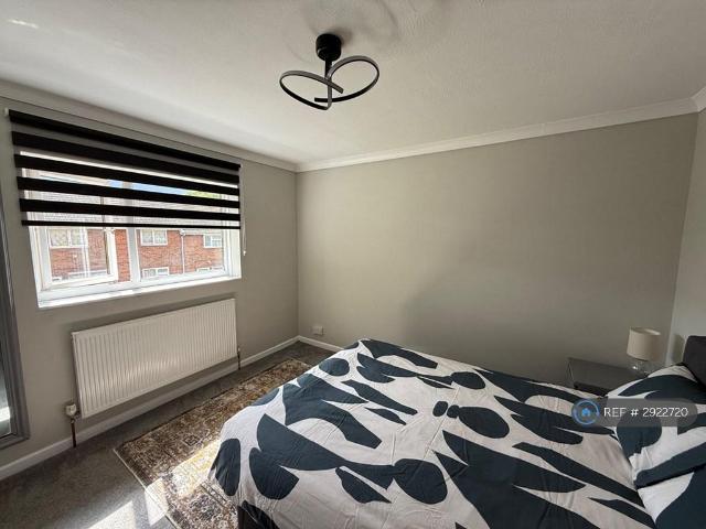 4 bedroom terraced house to rent