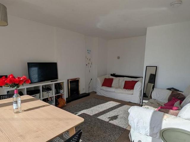 4 bedroom terraced house to rent