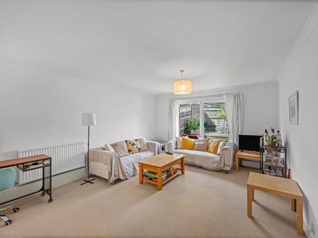 4 bedroom terraced house to rent