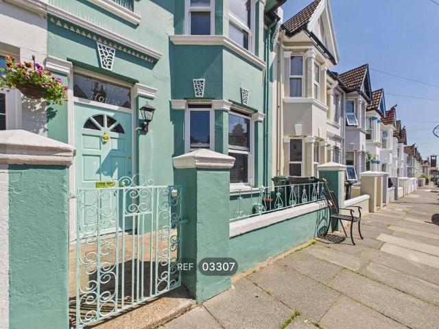 4 bedroom terraced house to rent