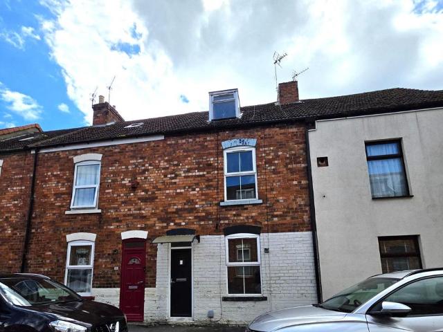 4 bedroom terraced house to rent