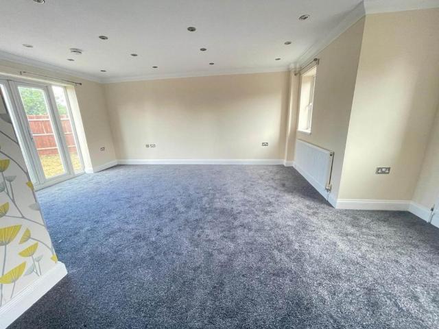 4 bedroom terraced house to rent