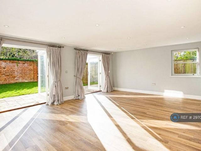 4 bedroom terraced house to rent