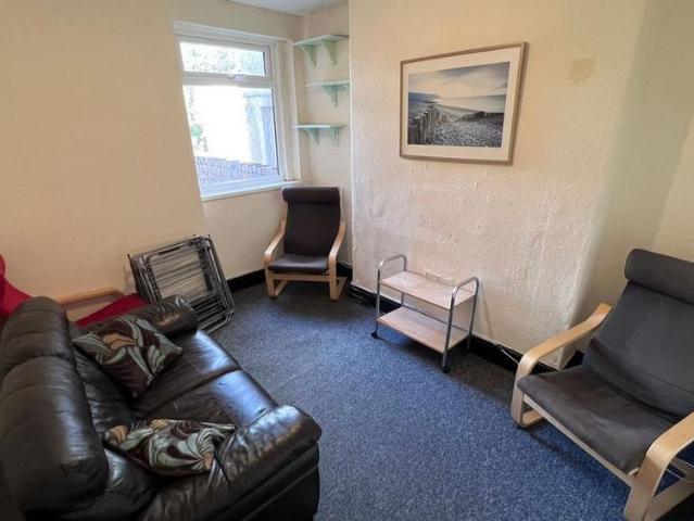 4 bedroom terraced house to rent
