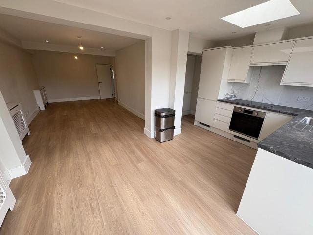 4 bedroom terraced house to rent