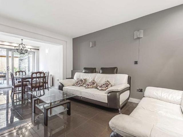4 bedroom terraced house to rent
