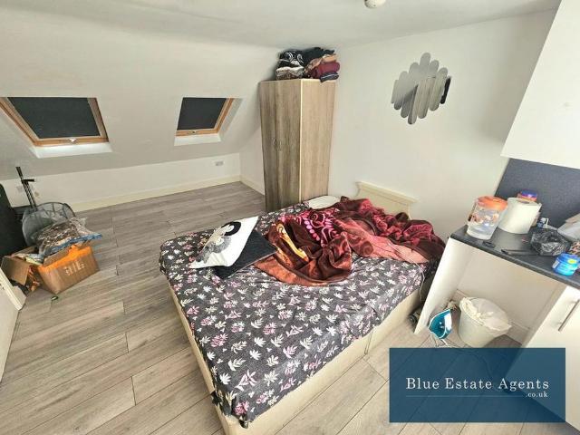 4 bedroom terraced house to rent