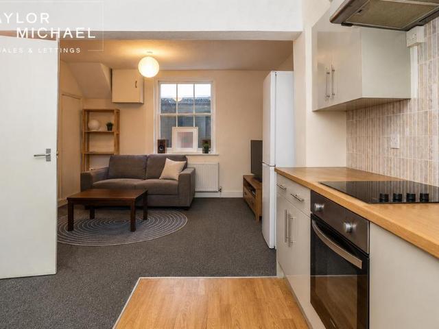 4 bedroom terraced house to rent