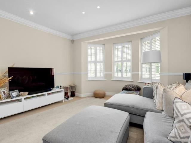 4 bedroom terraced house to rent