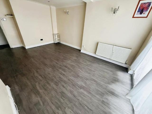 4 bedroom terraced house to rent