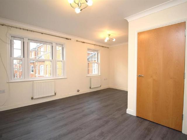 4 bedroom terraced house to rent