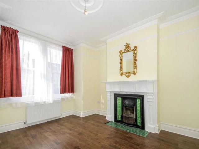 4 bedroom terraced house to rent