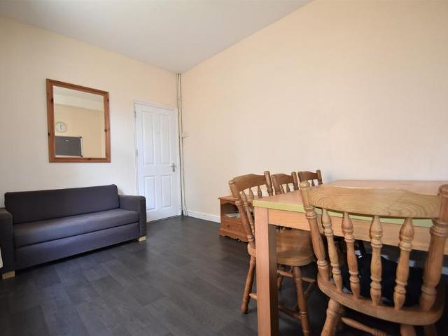 4 bedroom terraced house to rent