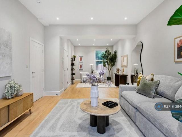 4 bedroom terraced house to rent