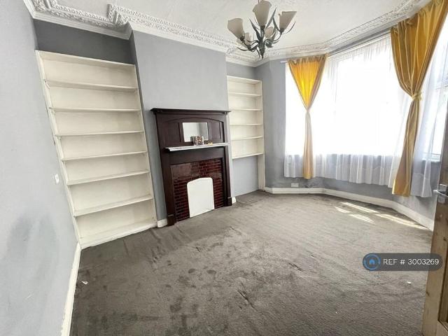4 bedroom terraced house to rent