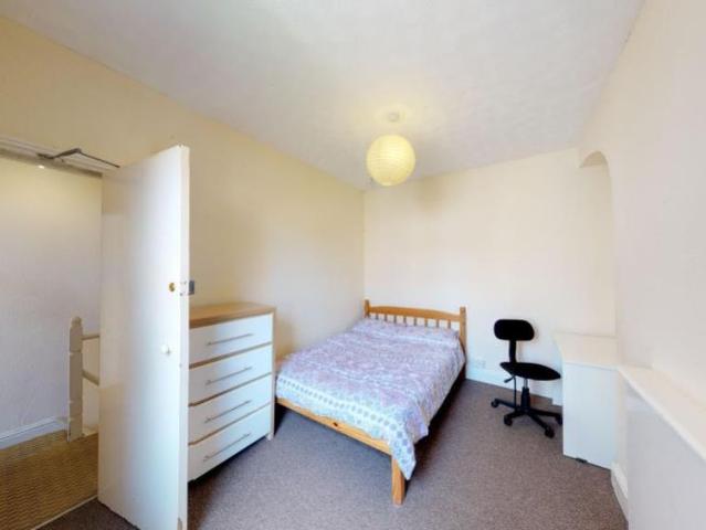 4 bedroom terraced house to rent