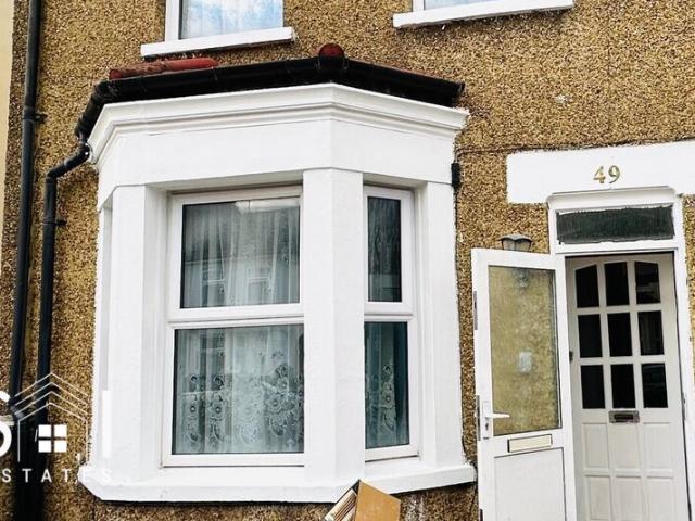 4 bedroom terraced house to rent
