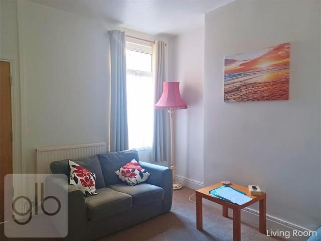 4 bedroom terraced house to rent