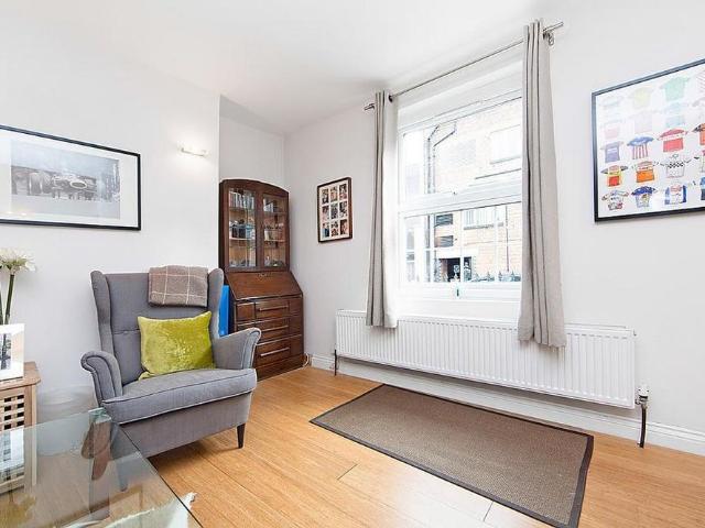 4 bedroom terraced house to rent
