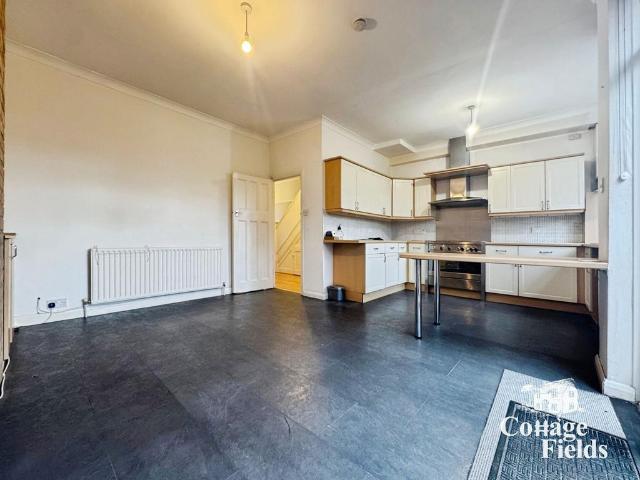 4 bedroom terraced house to rent