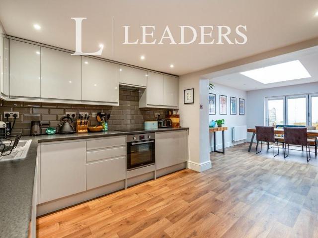 4 bedroom terraced house to rent