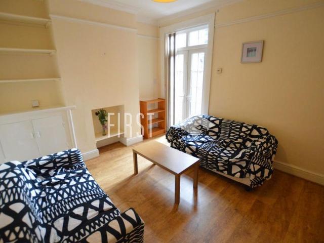 4 bedroom terraced house to rent